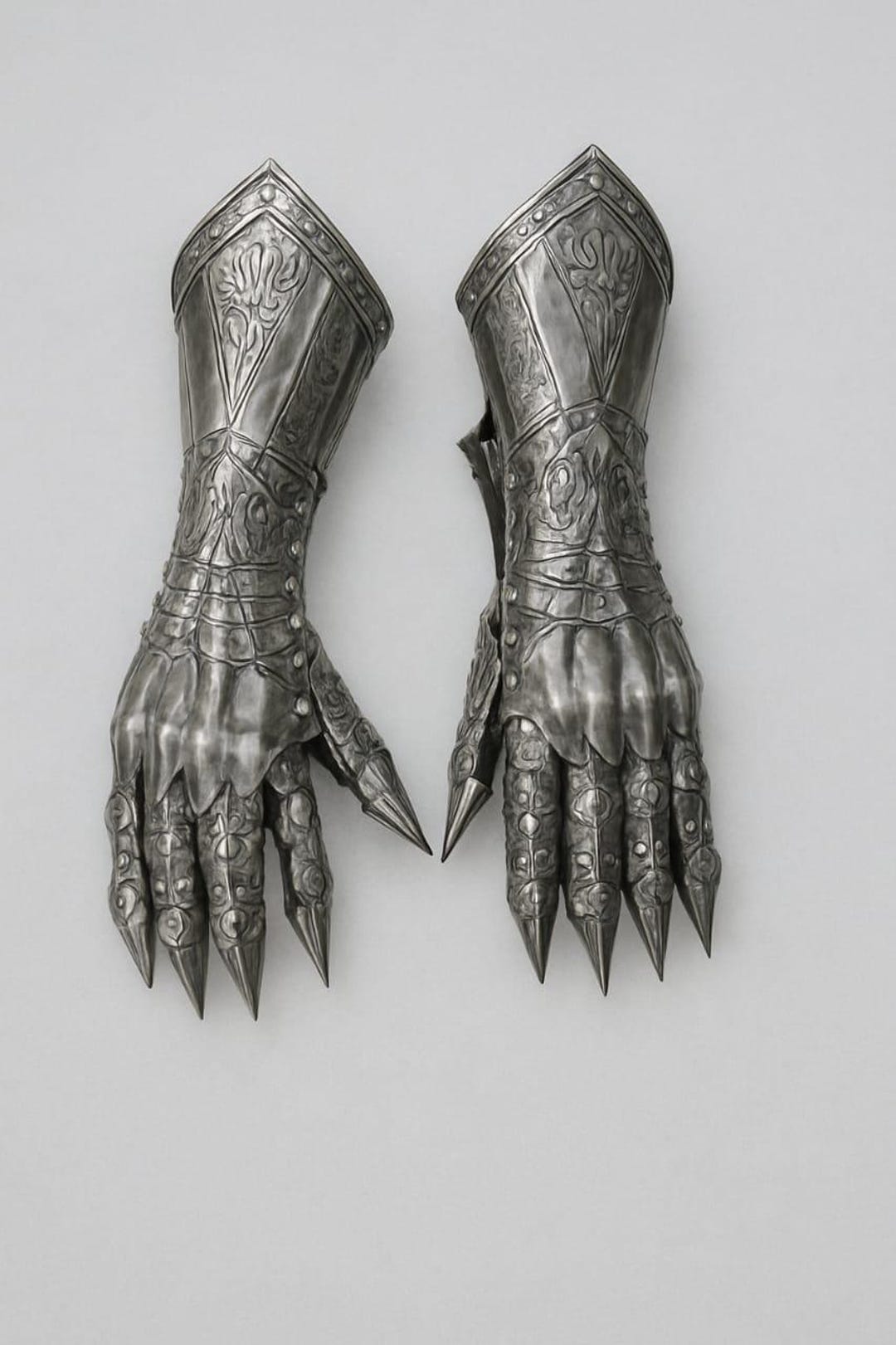 Medieval Spiked Gauntlet Glove: Handcrafted Steel Armor - Cosplay Prop ...