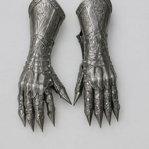 Medieval Spiked Gauntlet Glove: Handcrafted Steel Armor - Cosplay Prop ...