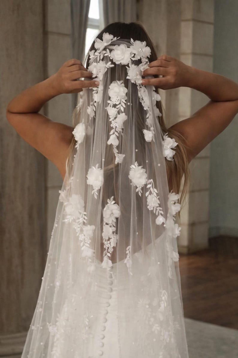 Floral Lace Wedding Veil Cathedral or Fingertip Length, 3D Flower ...