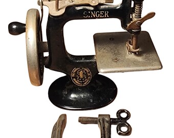 Vintage Singer 20-1 Miniature Sewing Machine C.1920's With Original ...