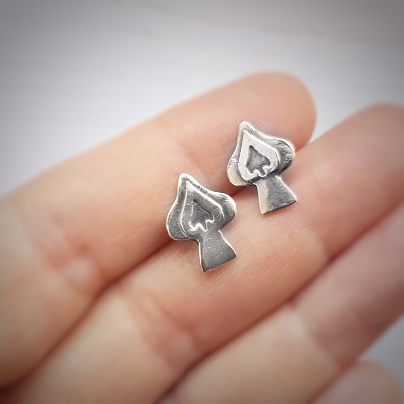 Alice in Wonderland Earrings / Ace of Spades Earrings / Arrow | Etsy