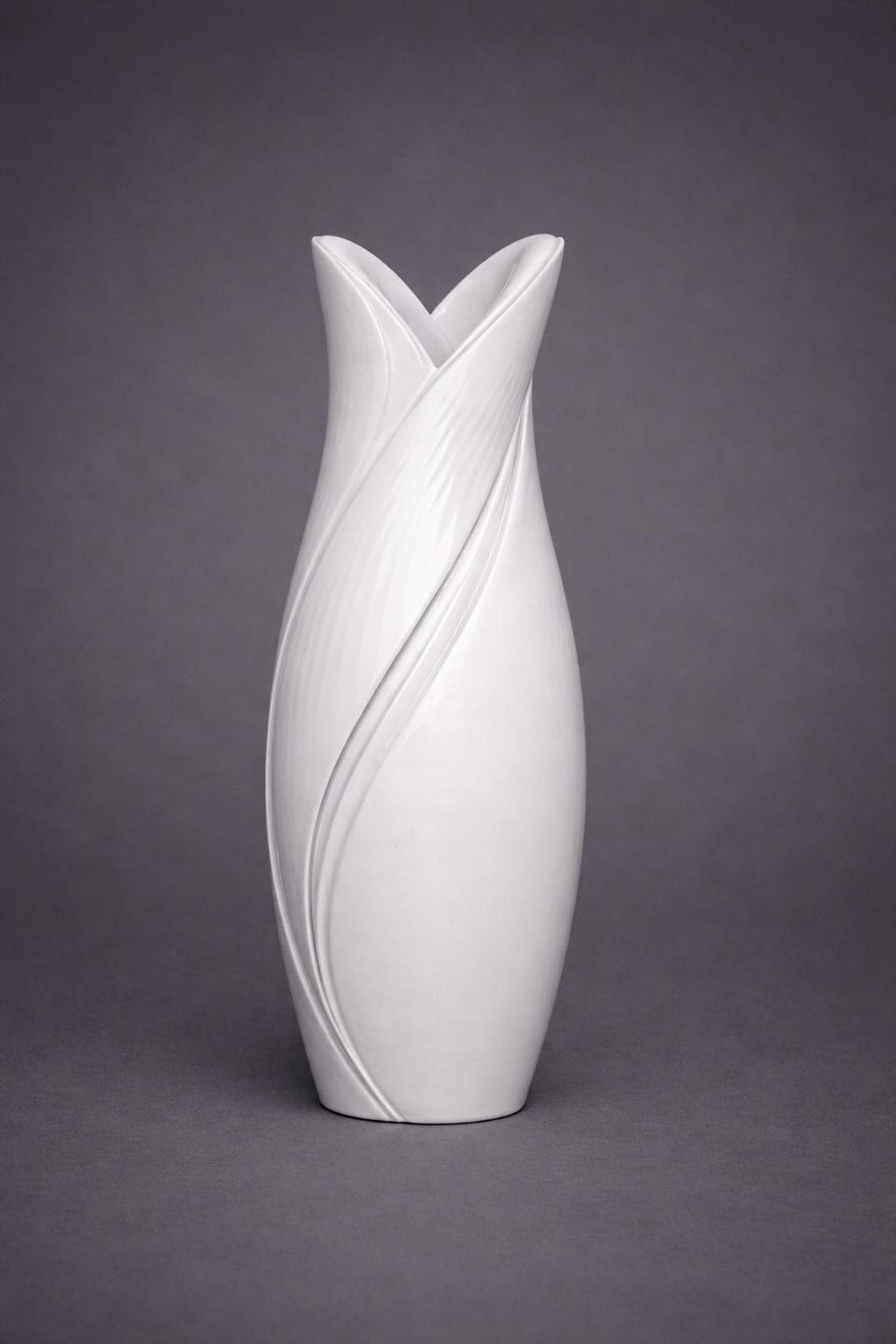 Elegant White Ceramic Vase With Gold Lines | Luxury Modern Home Decor ...