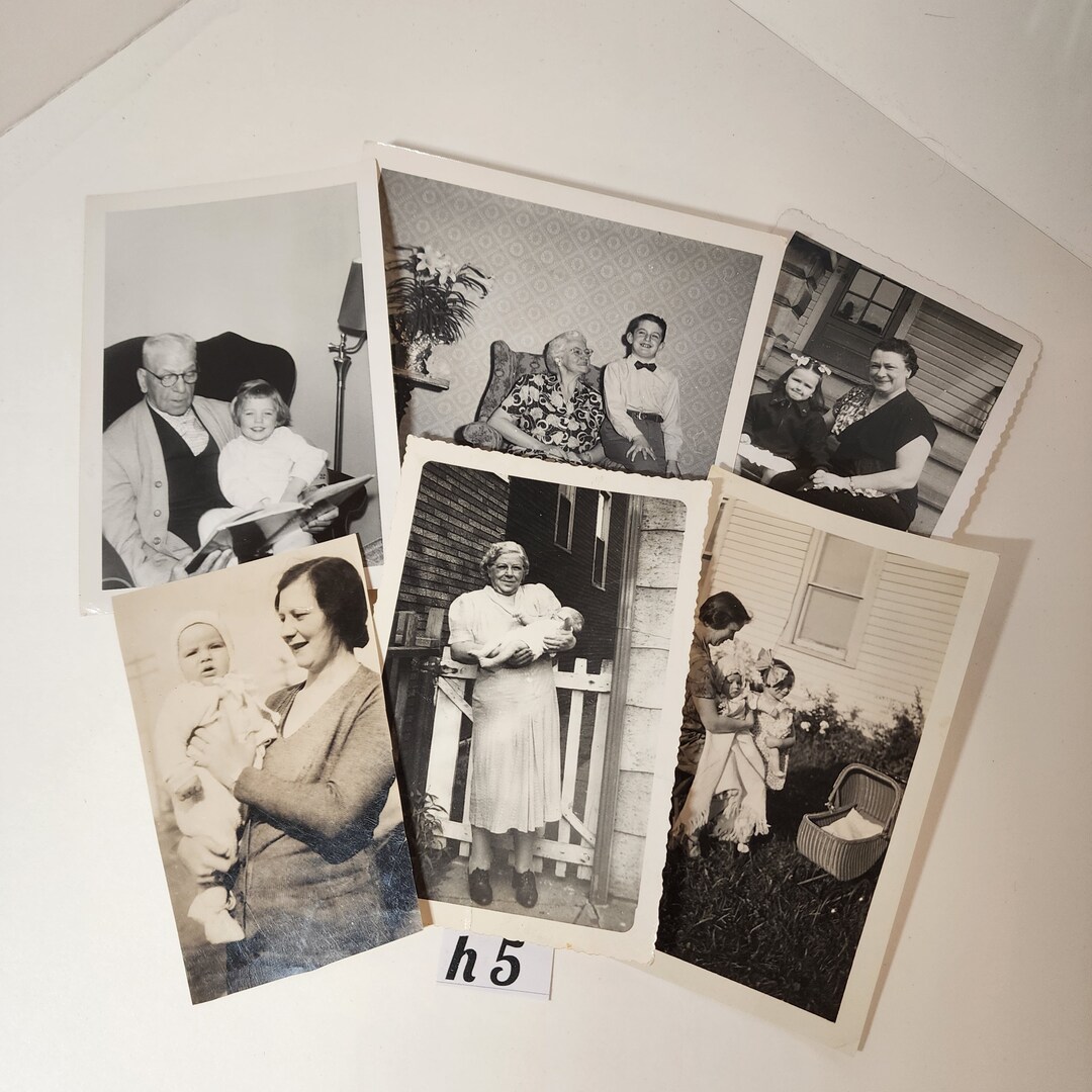 6 Family Photos Men Women Children Family Snapshots Black and White ...