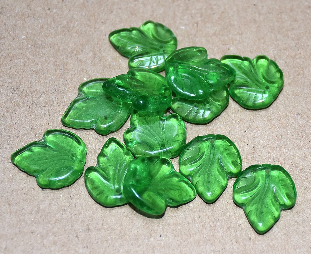 Lot of 24 Vintage Green Glass Leaf Beads - Etsy