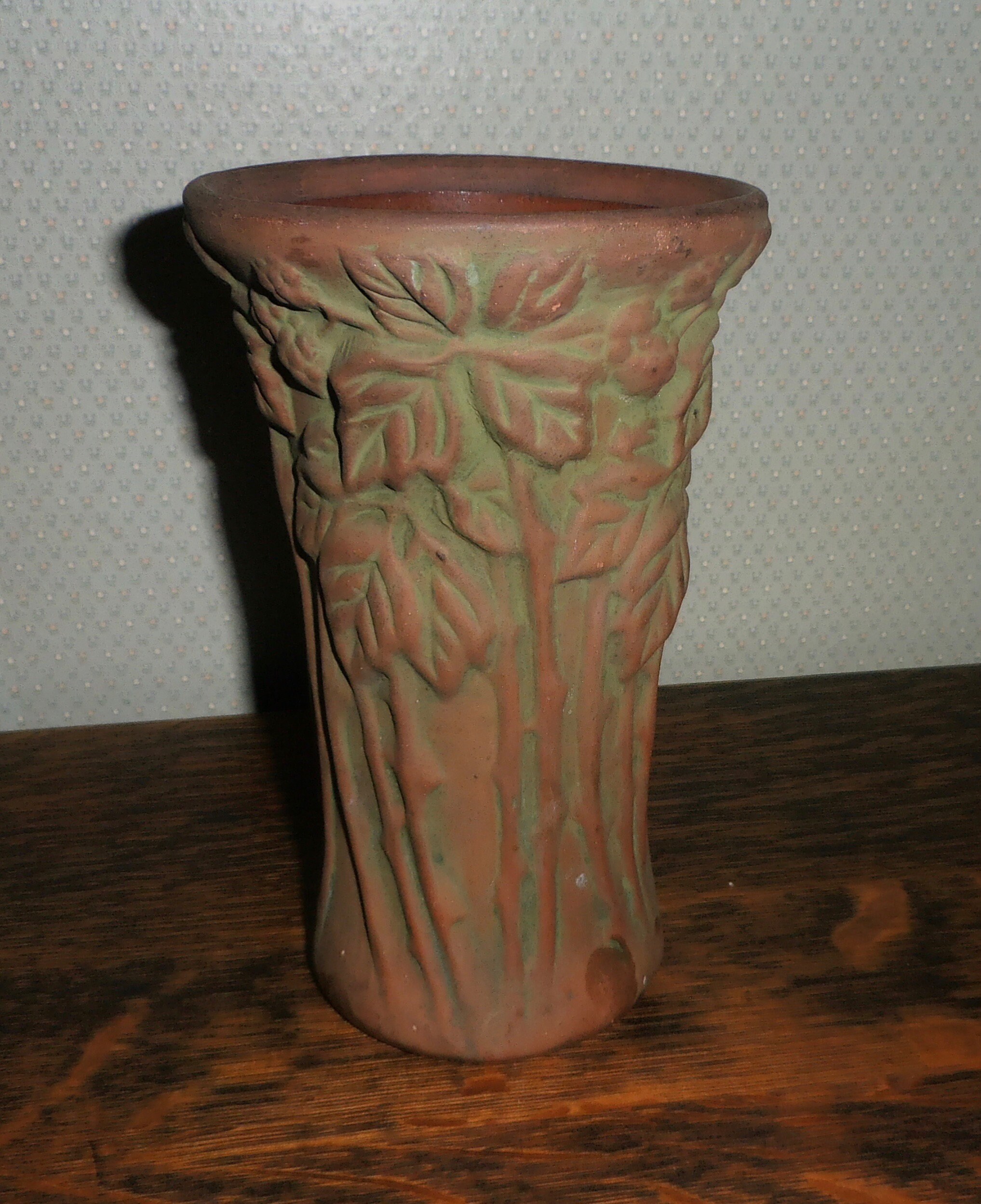 Peters and Reed Moss Aztec Leaves & Berries Vase #172 - 8 Inches Tall ...