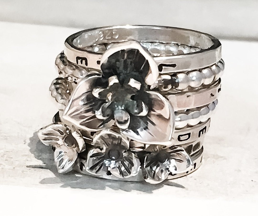 Trillium Wildflower Ring Set // Personalized Stacking Ring in - Etsy