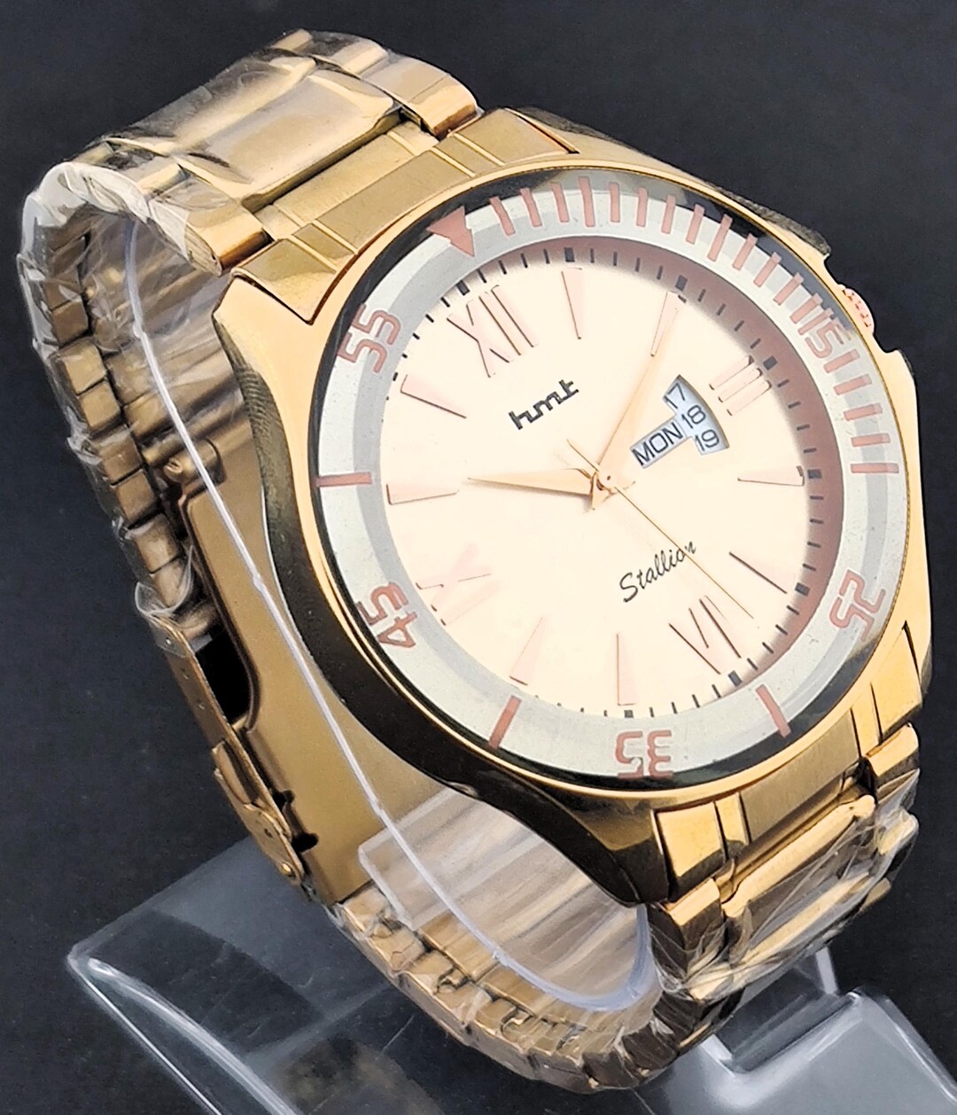 Classic Vintage HMT Quartz Watch – Golden Dial Gold Tone Bracelet | Day ...