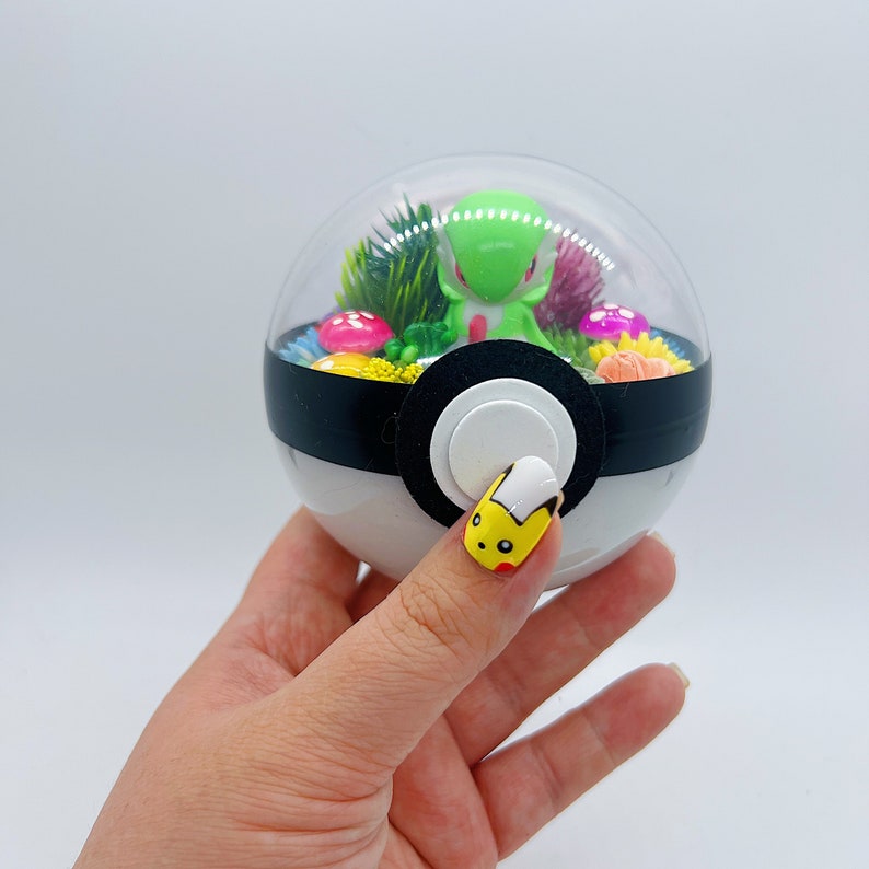 LIGHT UP Gardevoir Terrarium Pokeball - Etsy