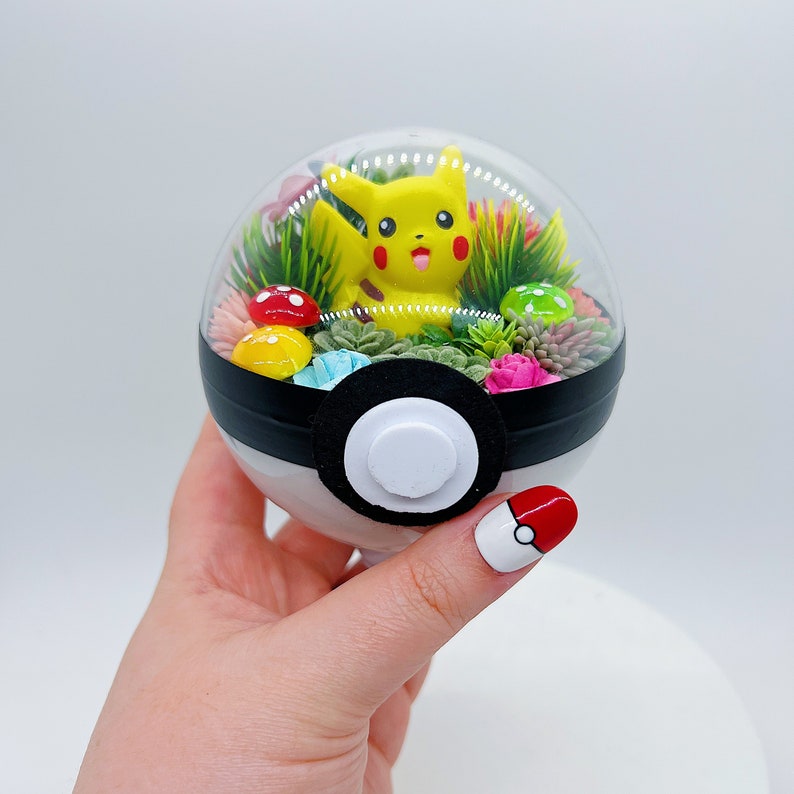 LIGHT UP Pikachu Terrarium Pokeball - Etsy