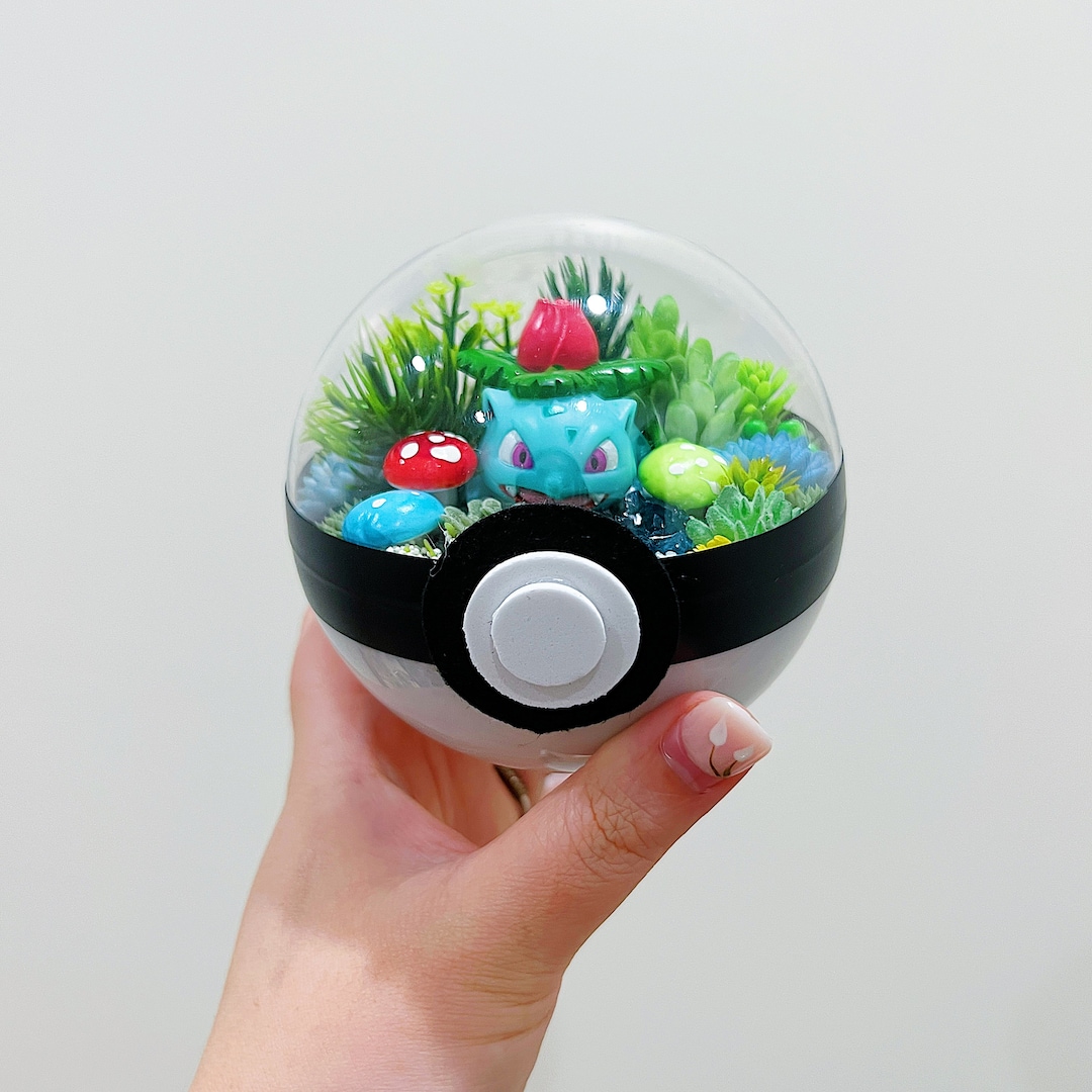 LIGHT UP Ivysaur Terrarium Pokeball - Etsy
