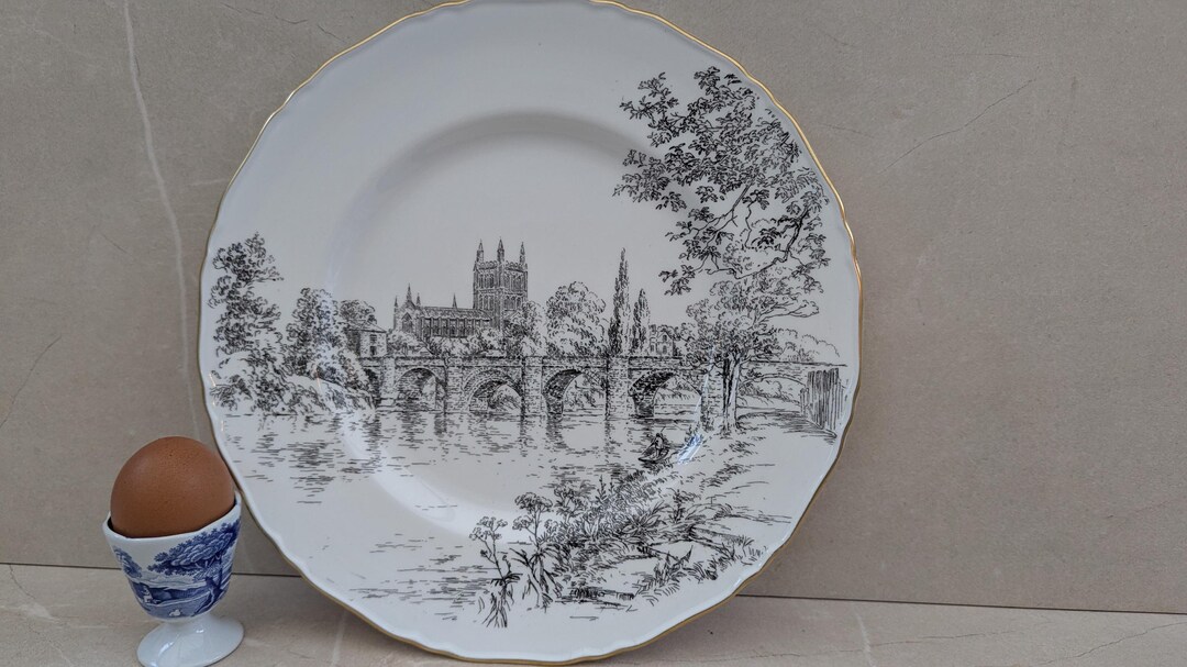 Royal Worcester Decorative Plate 'the Cathedral Series' Hereford ...