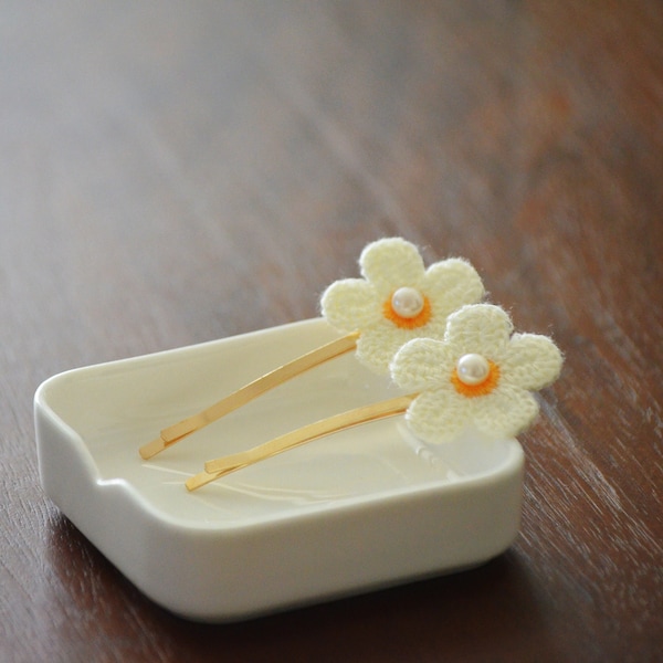 Daisy Bobby Pins - Etsy