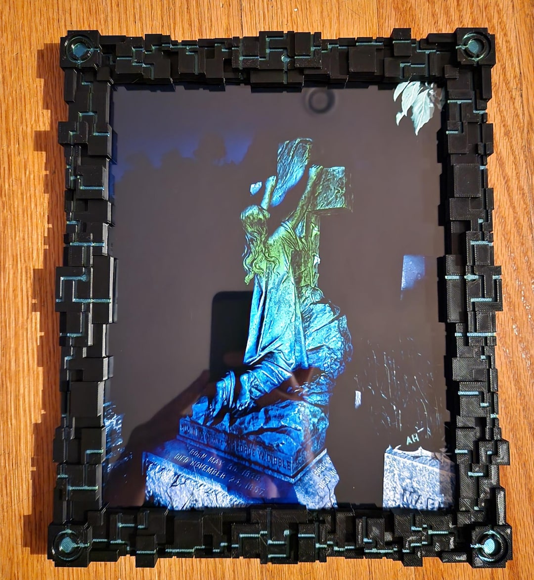 Geoframe - 5x7" Cyberpunk Style Futuristic Picture Frame - Etsy