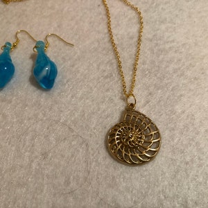 Uma Set of Necklace and Earrings - Etsy