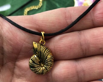 Ursula Necklace | Etsy