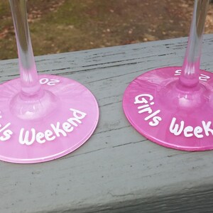 Seashore Girls Weekend Hand Painted Wine Glasses. - Etsy