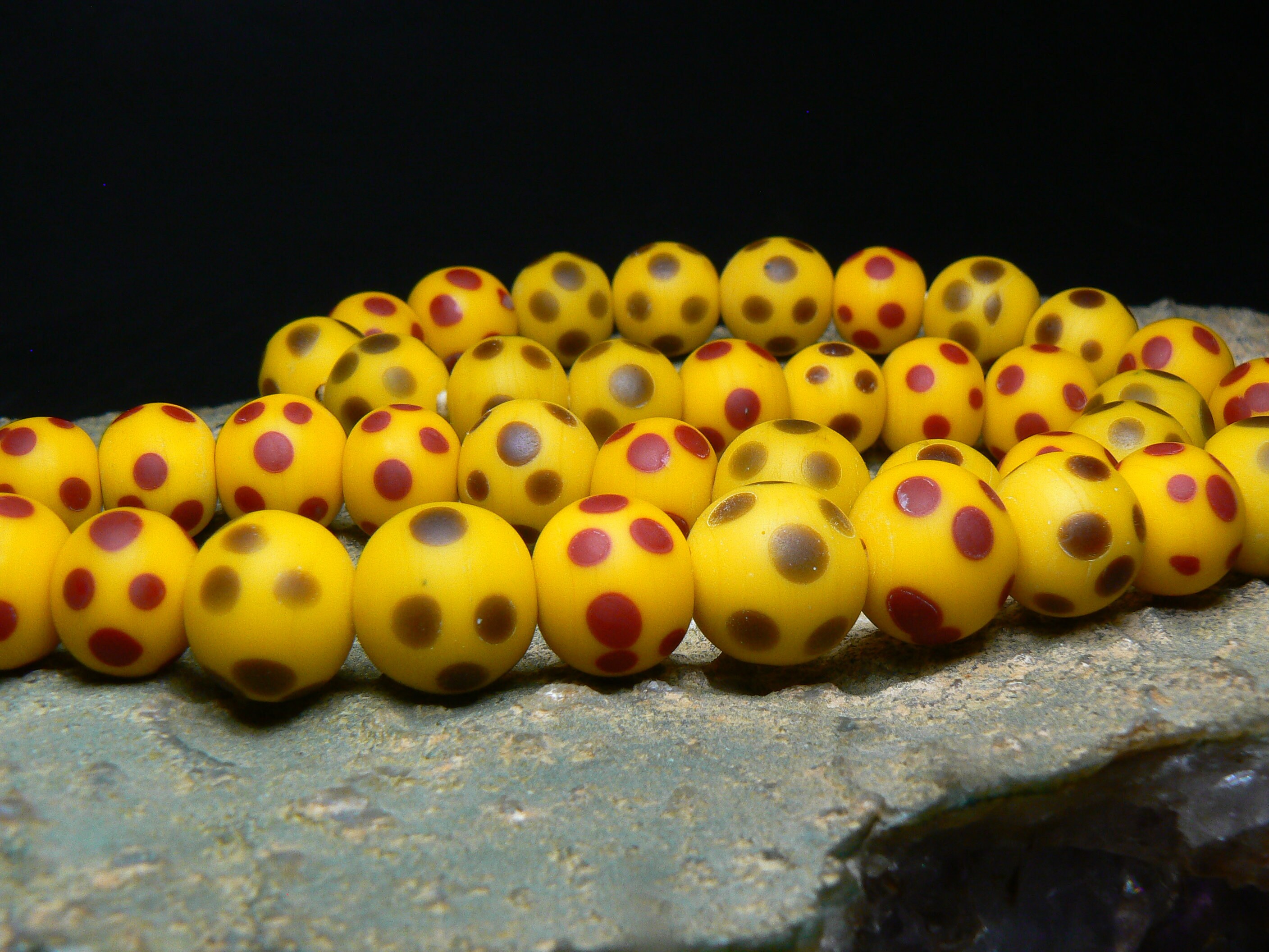 Rare Yellow Skunk Eye Vintage Venetian Glass Round Beads Strand 18 Inch ...