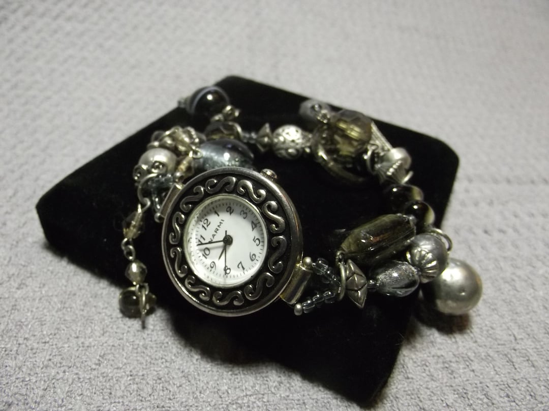 Woman's Narmi Watch With Charm Stretch Band B123-30 - Etsy