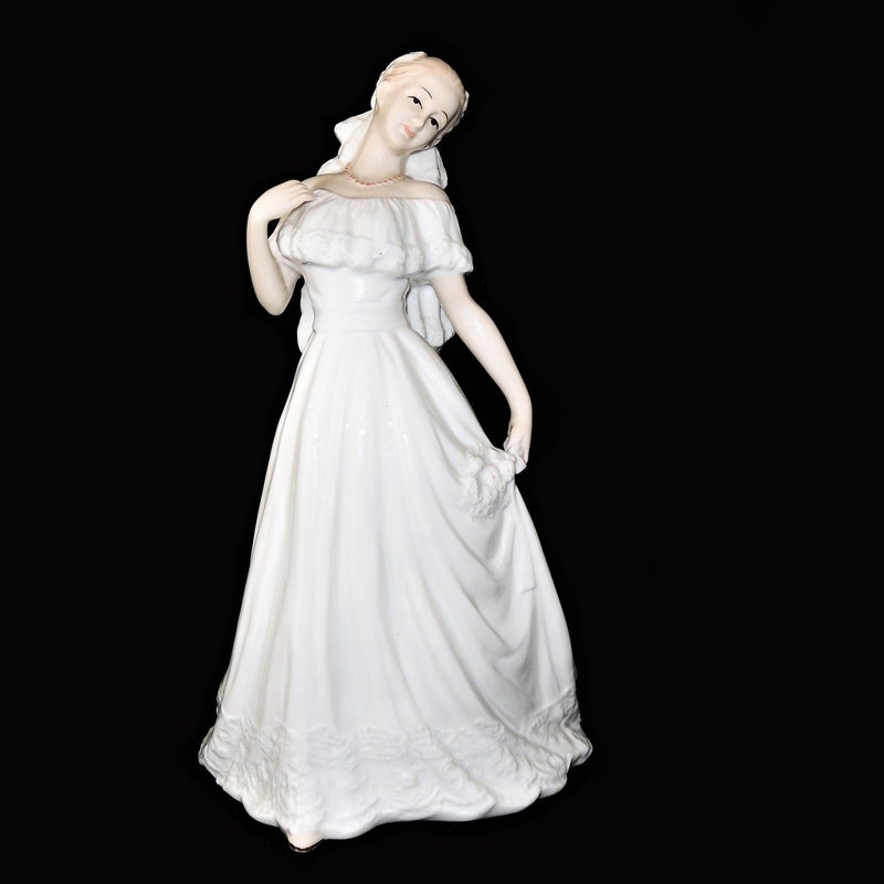 Montefiori Figurine - Etsy