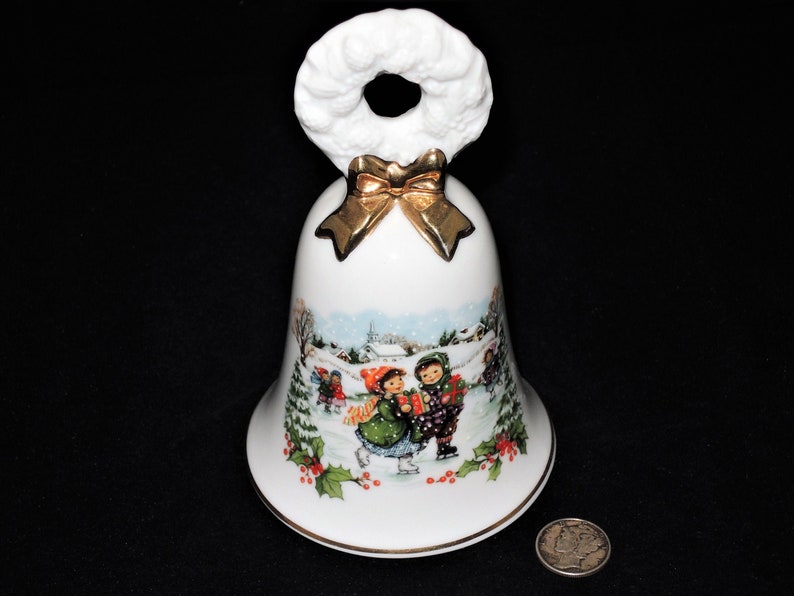 Vintage Avon 1986 Christmas Bell With 22K Gold Trim and Wreath - Etsy