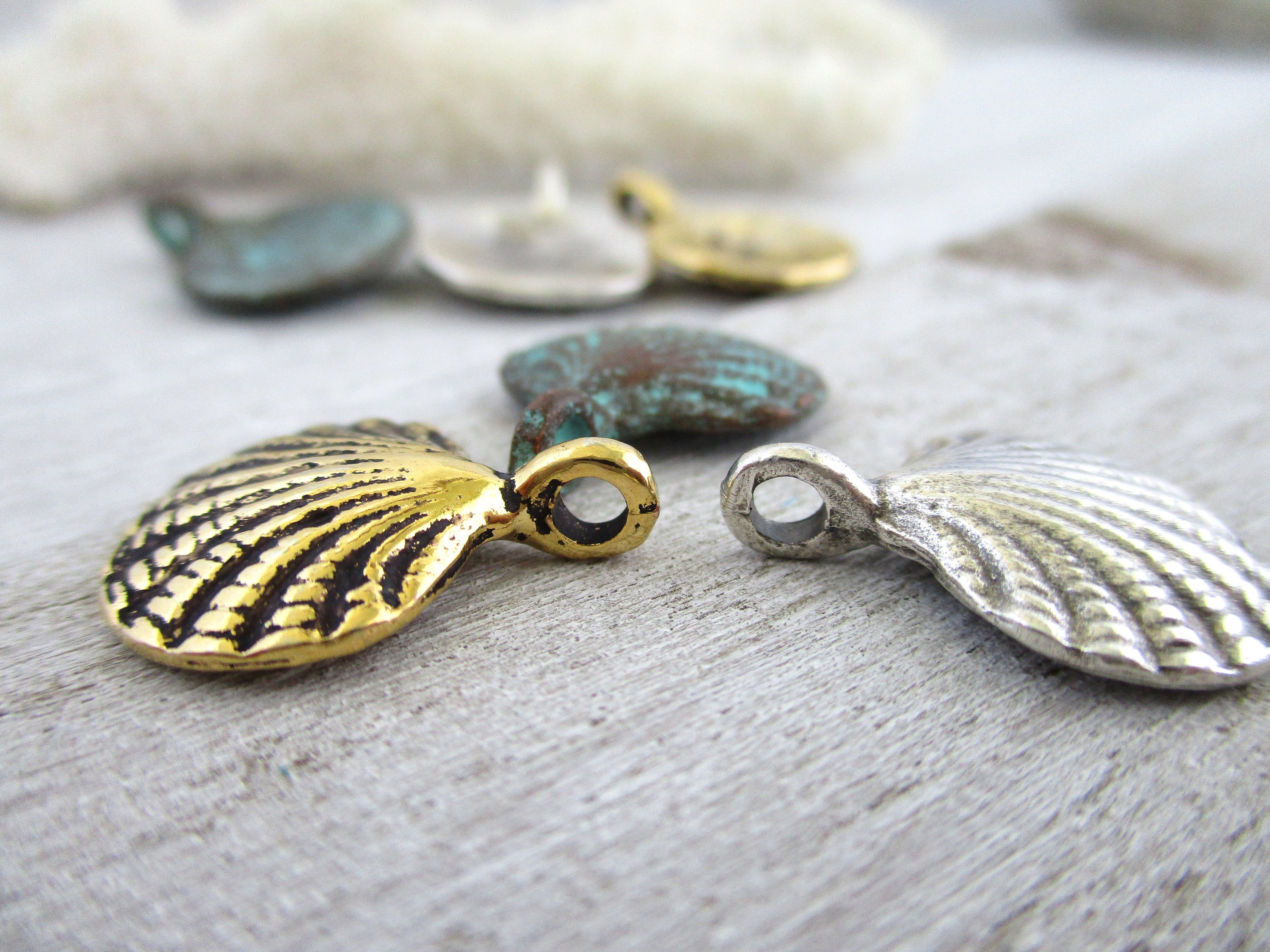 2 Scallop Shells Pendants With Bail 15mm Mykonos Castings - Etsy