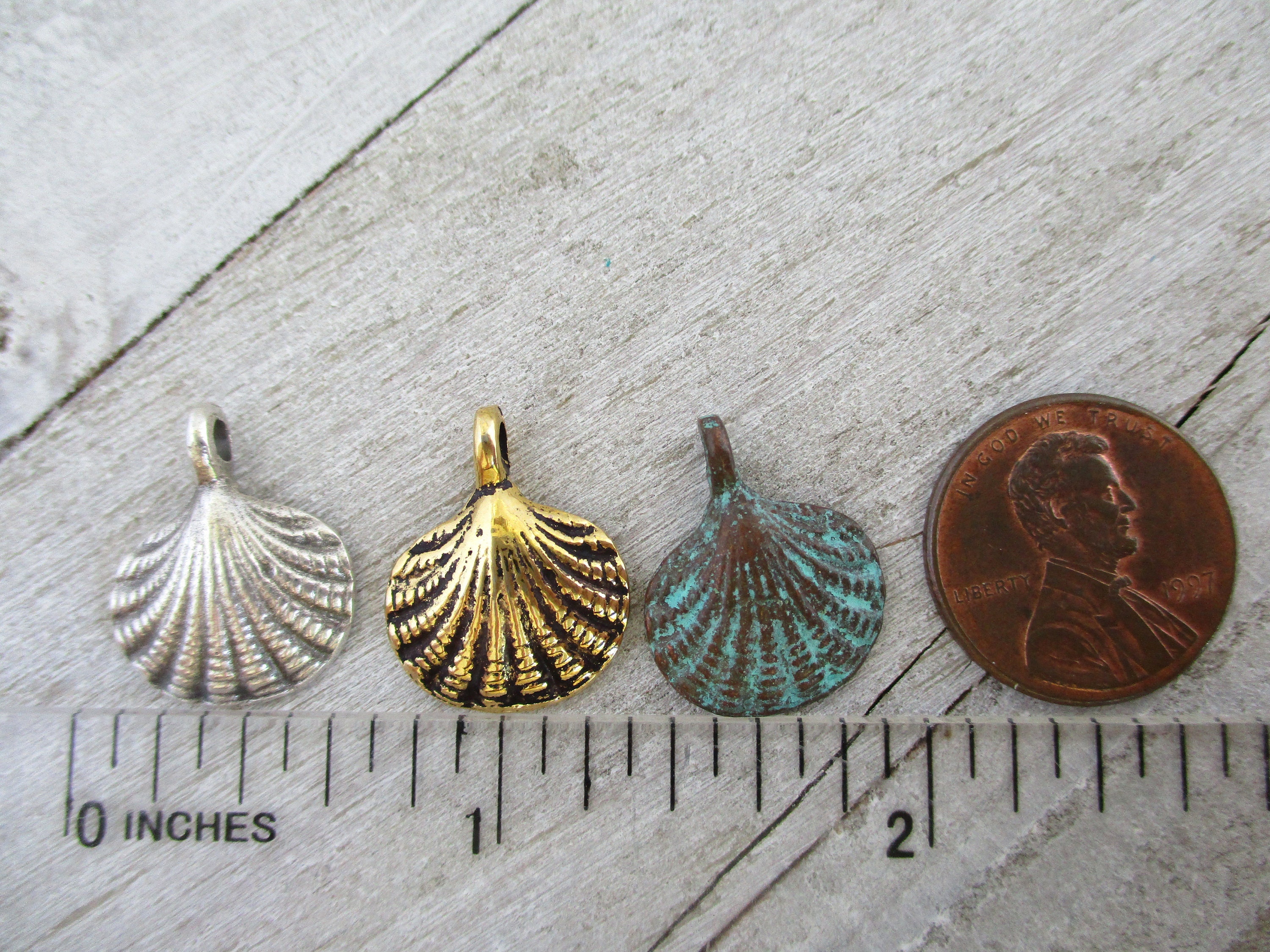 2 Scallop Shells Pendants With Bail 15mm Mykonos Castings - Etsy