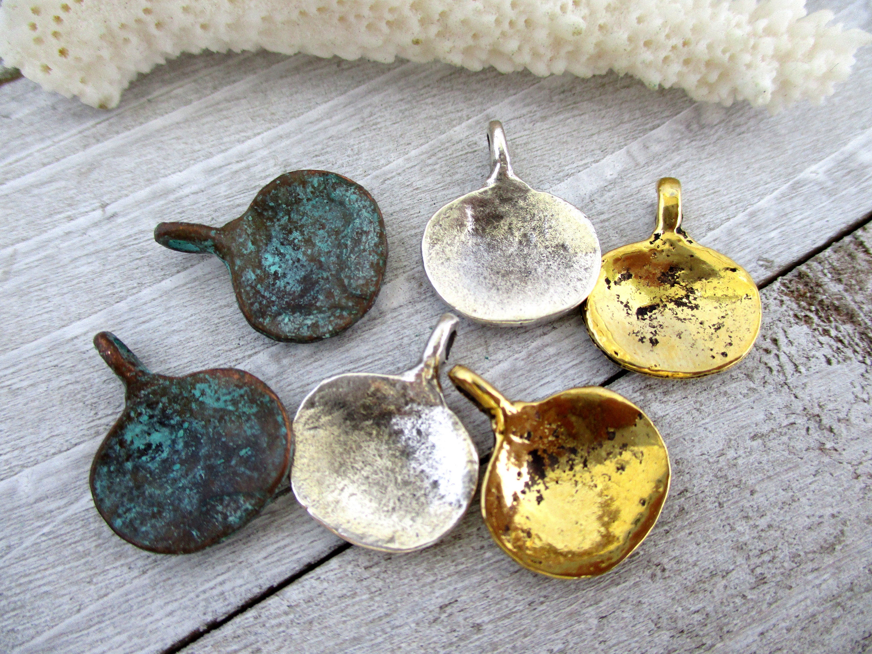 2 Scallop Shells Pendants With Bail 15mm Mykonos Castings - Etsy