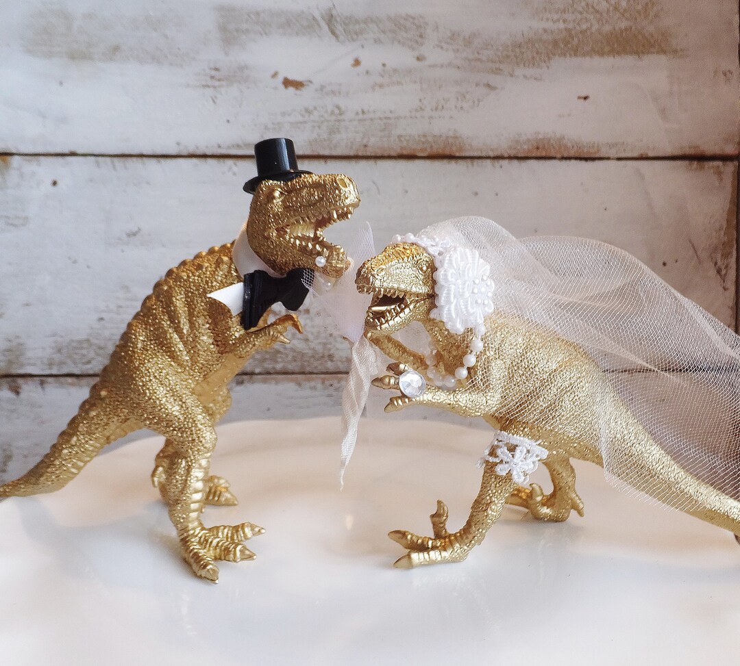 Mr. & Mrs. Dinosaur Newlyweds: Wedding Cake Topper Gold T Rex Couple ...