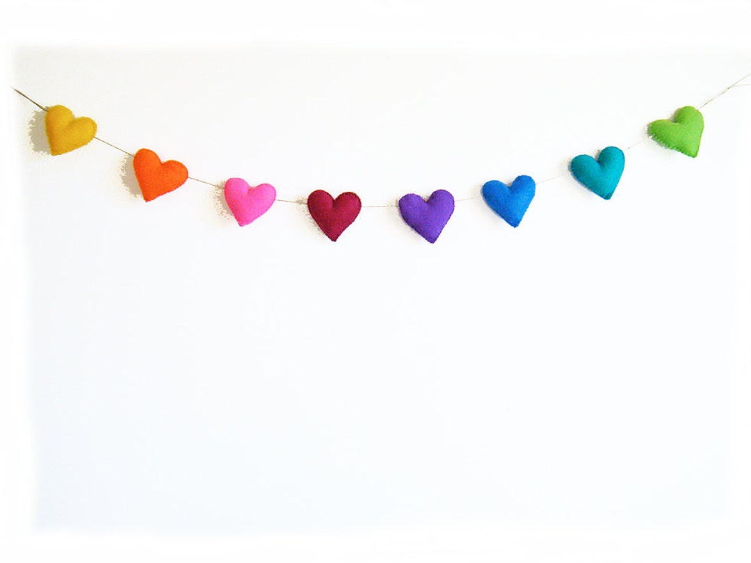 Rainbow Heart Garland, Vertical Garland With 8 Felt Hearts in Bright ...