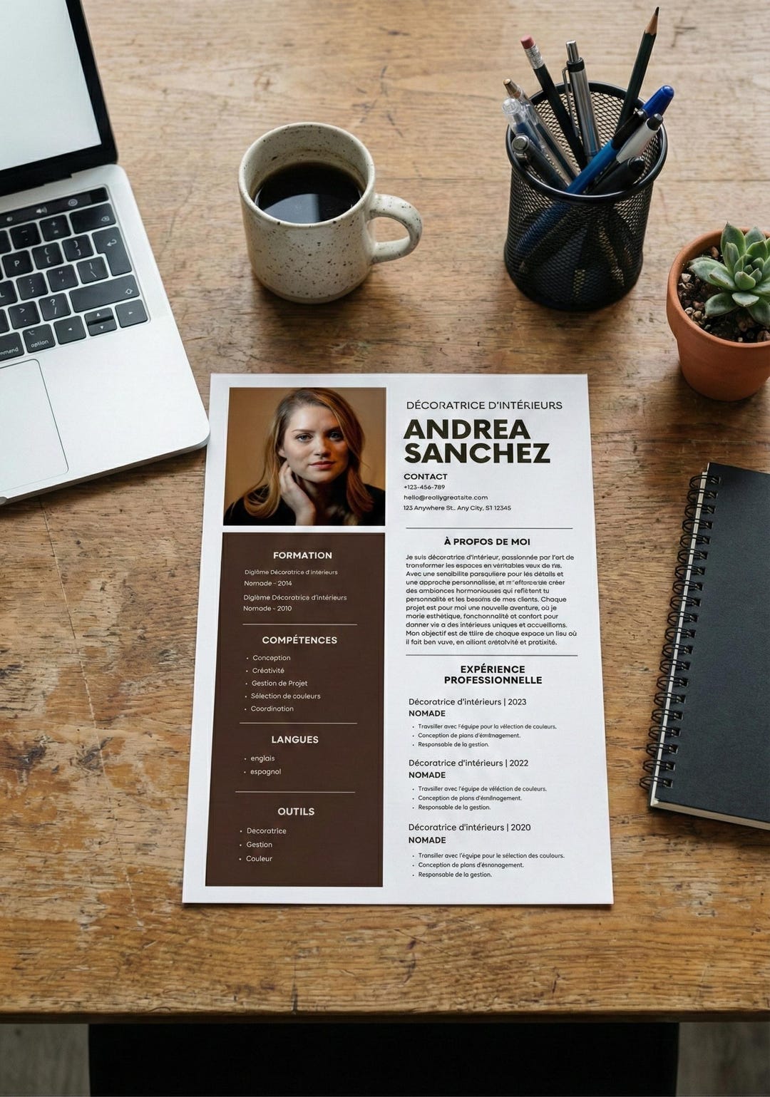 Modèle de CV design d'intérieur Canva - CV marron minimaliste ...