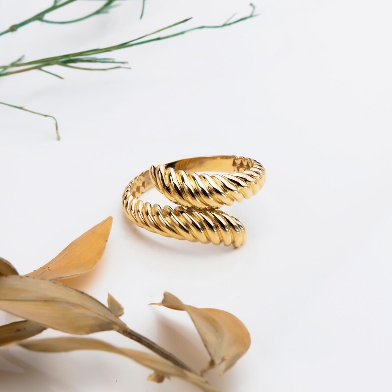 14k Solid Gold Croissant Ring, Zigzag Twist, Chunky Stacking Ring - Etsy