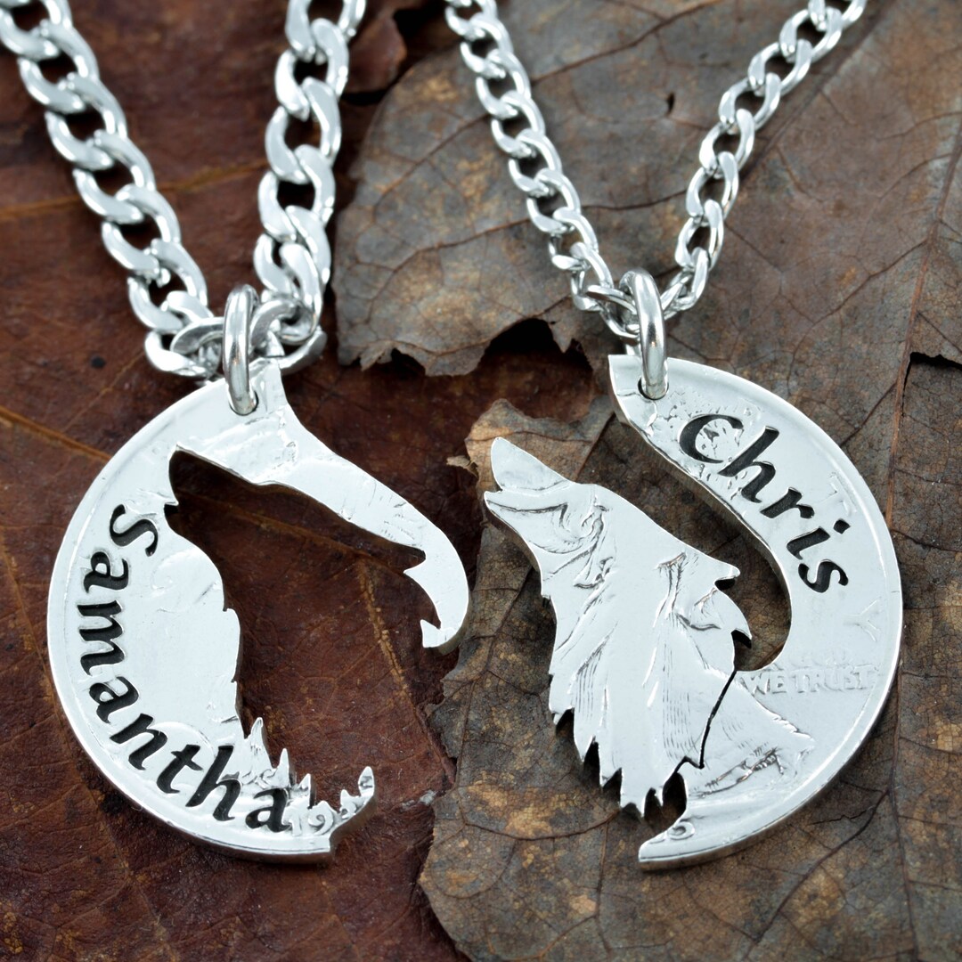 Collar de lobo solitario aullador con nombres grabados, regalos de ...