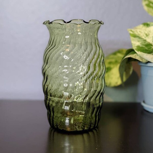 Ruffle Edge Vase - Etsy