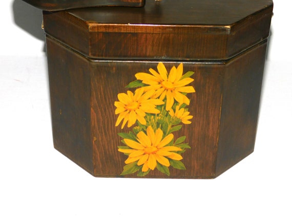 1974 Wood Purse Yellow Daisy Flowers Velvet Lined Top… - Gem
