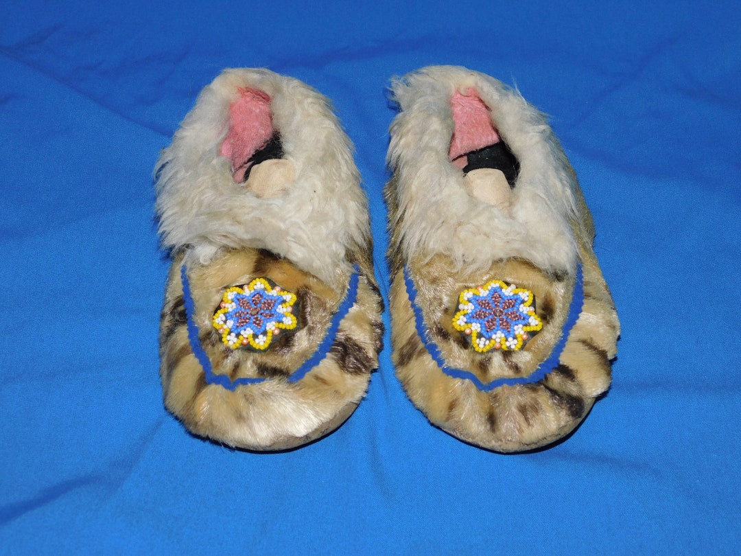 Vintage Alaska Inuit Eskimo Made Beaded Fur Slippers Shoes Leather Sole ...