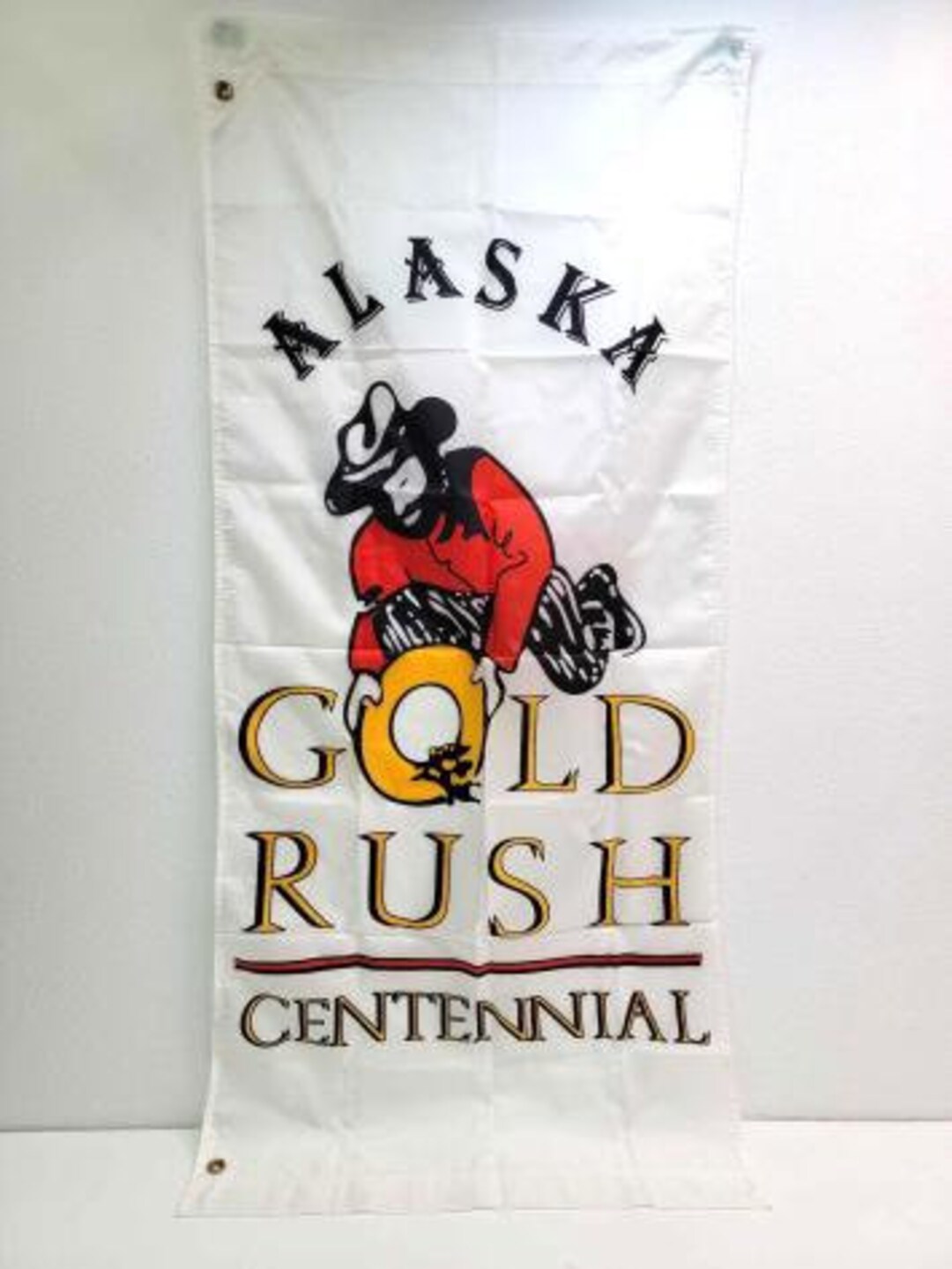 1998 Alaska Gold Rush Centennial Banner Flag White Red Miner Gold Pan ...