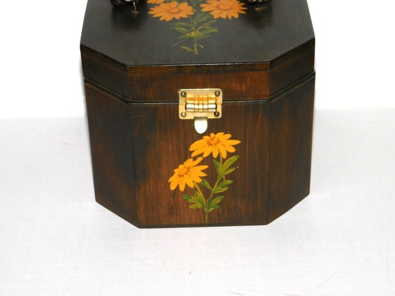 1974 Wood Purse Yellow Daisy Flowers Velvet Lined Top… - Gem