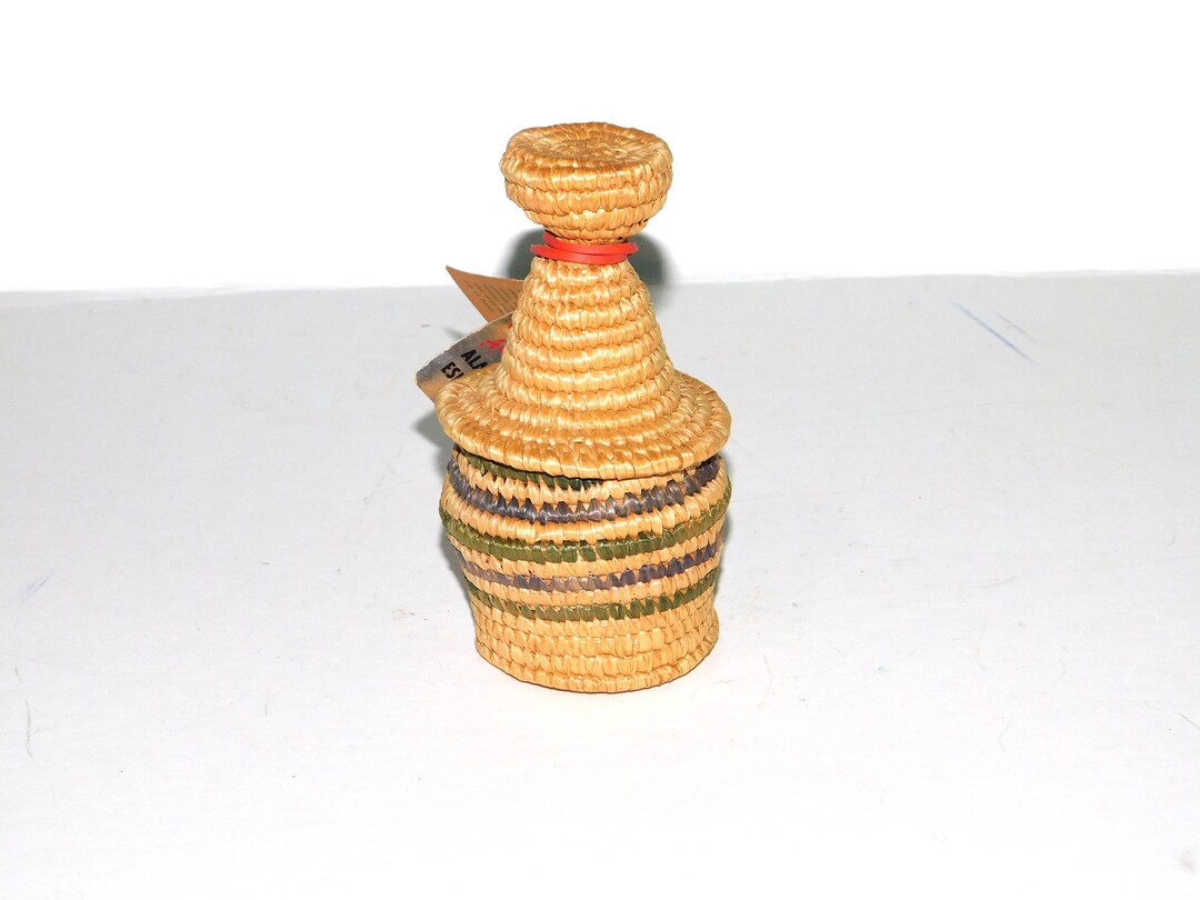 Vintage Hooper Bay Alaska Native Eskimo Coiled Grass Lidded Basket Knob ...