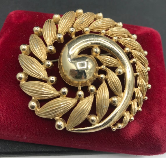 Vintage Gold Tone Brooch Pin 1950's - Gem