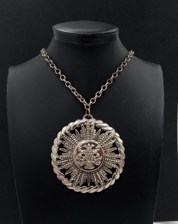 Vintage Chunky Chain Heraldic Knight Sword Shield Gre… - Gem