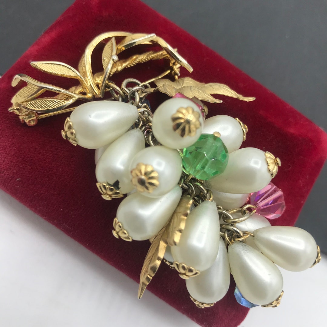 Vintage Dangle Brooch - Grape Cluster Style Brooch - 1940's 1950's Faux ...