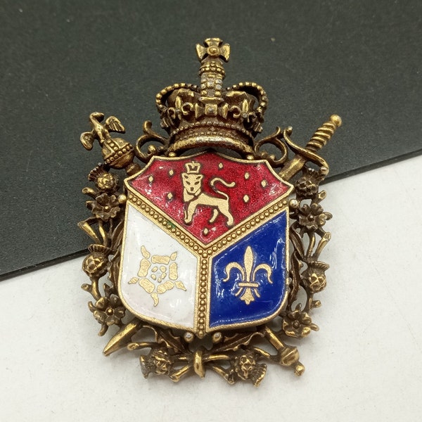 Lion Crest Brooch - Etsy