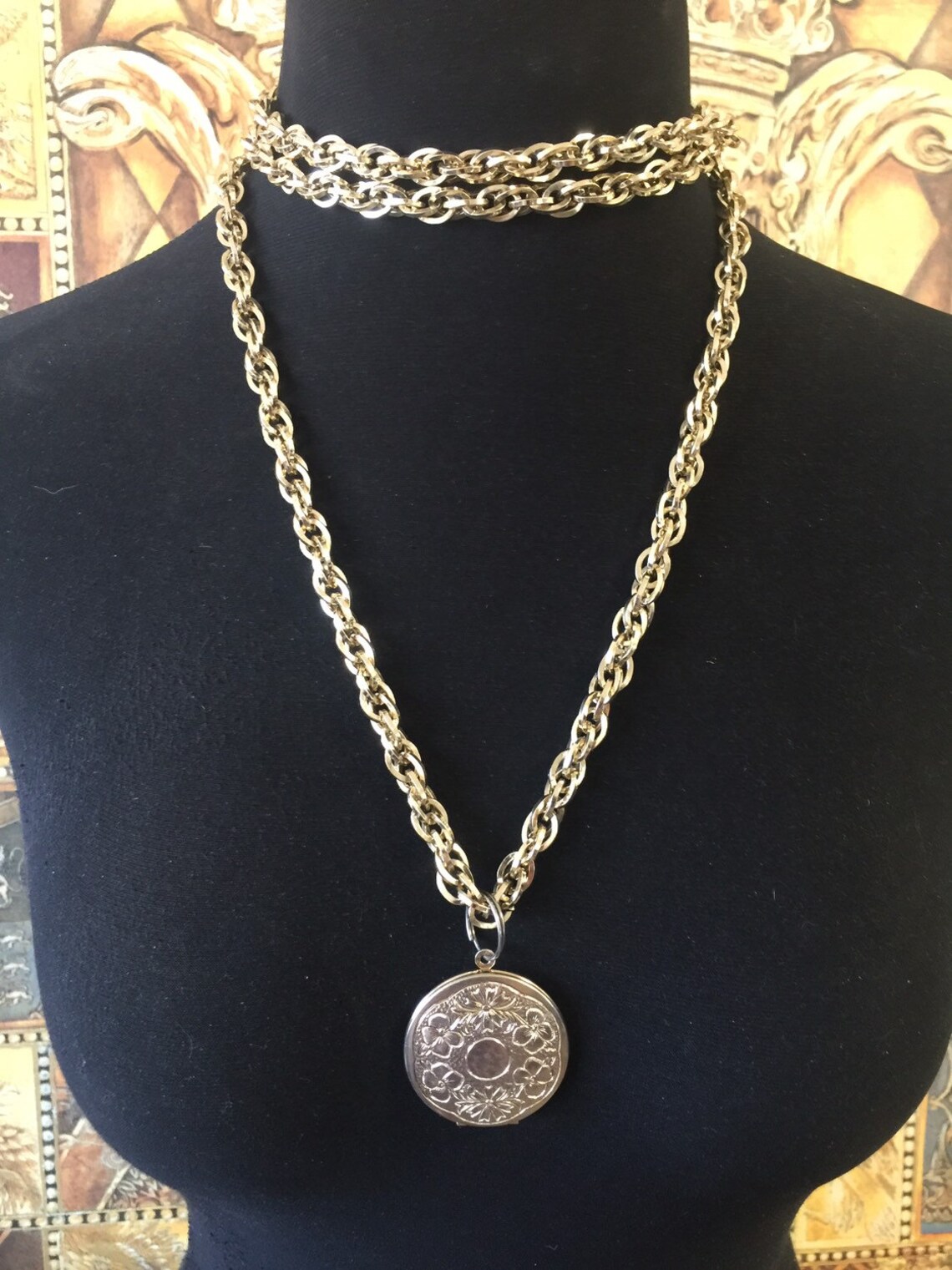 Very nice long chunky gold tone chain light weight locket | Etsy