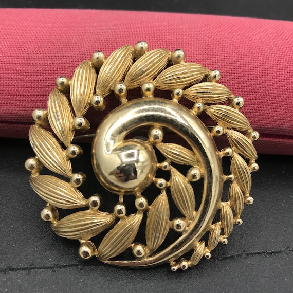 Vintage Gold Tone Brooch Pin 1950's - Gem