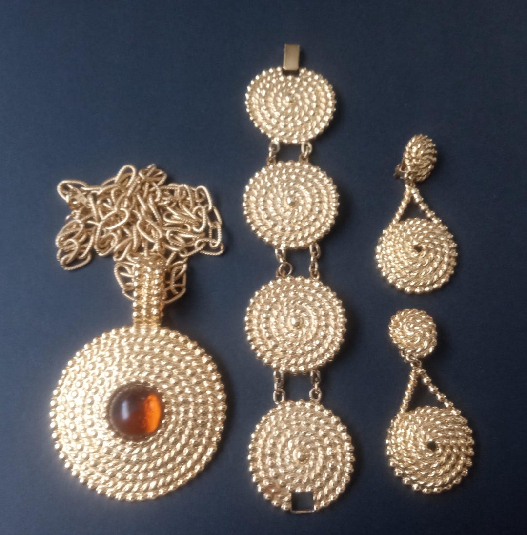 Vintage Matte Gold Chunky Pendant Necklace Bracelet & Clip on Earrings ...