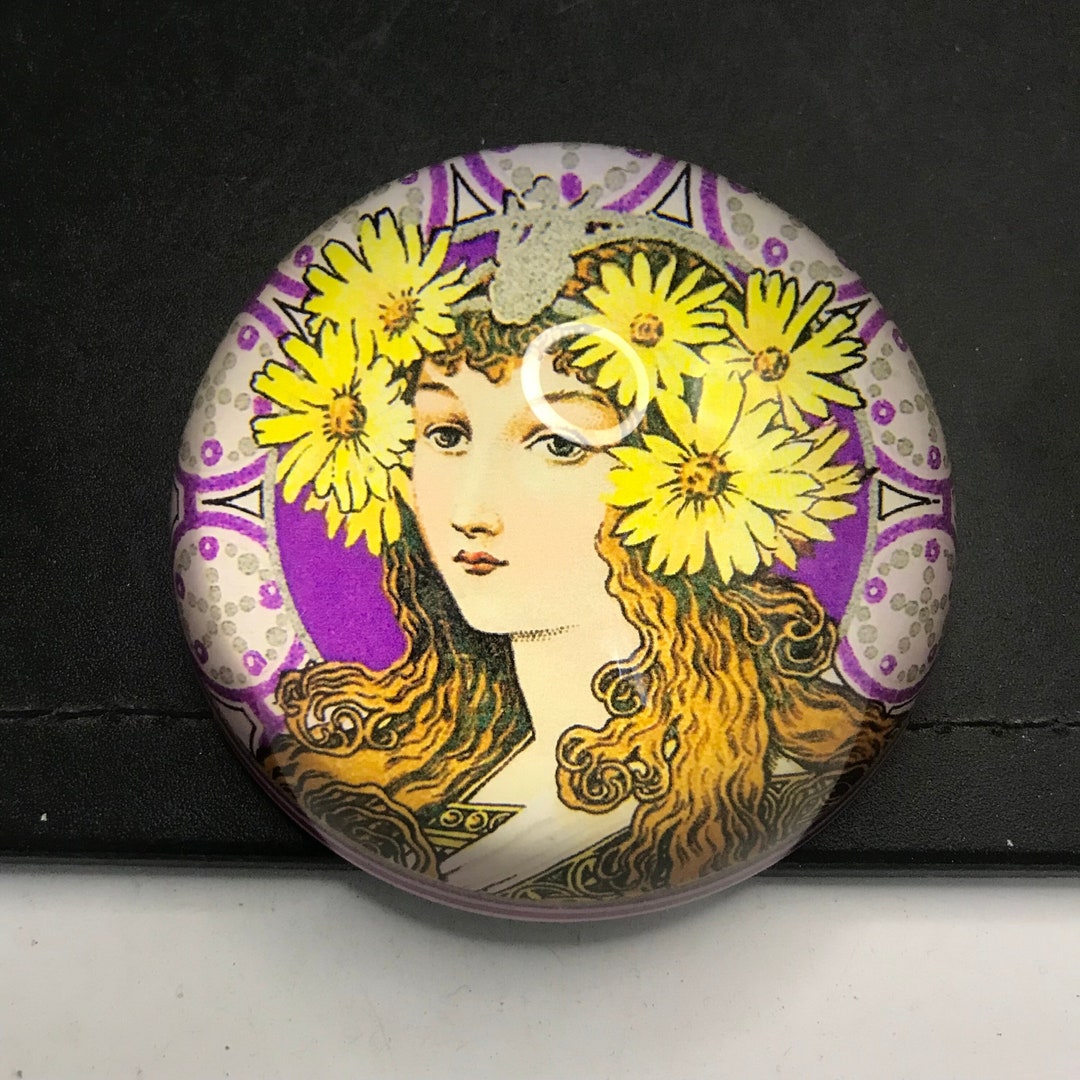 Vintage Paperweight ** Collectible Home Decor ** Holiday Gift Idea ...
