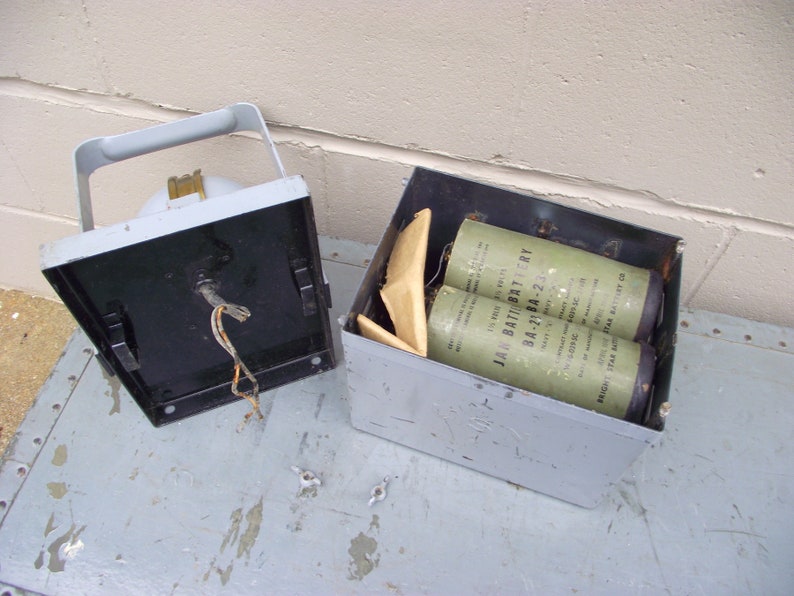 All Original - WW2 US Navy Portable Flood Light With Batteries - Search ...