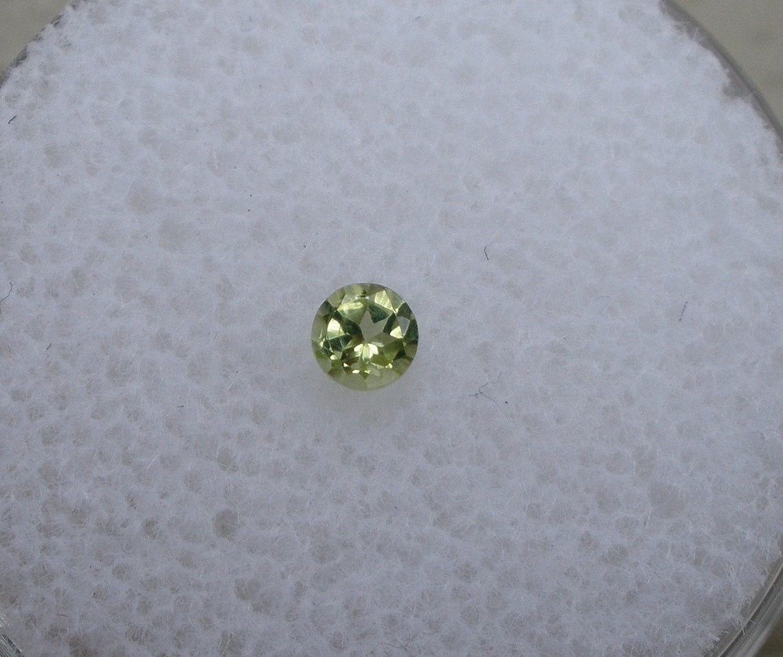 Peridot Round Loose Faceted Natural Gem 3mm | Etsy