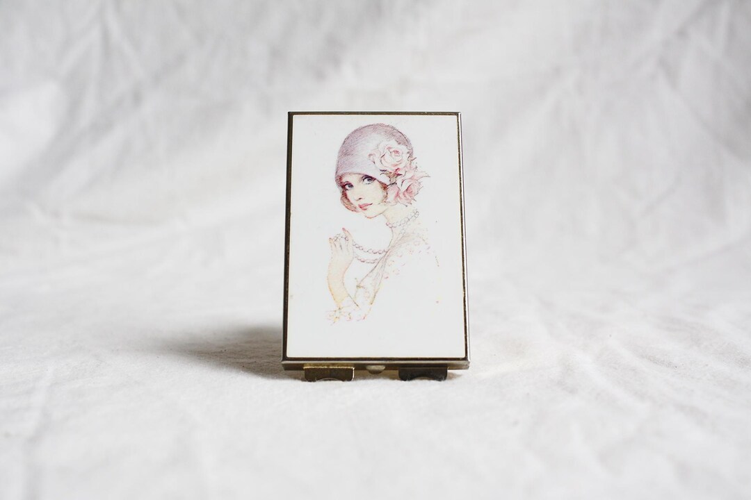 1970s Compact Mirror With Sara Moon Illustration Vintage VTG - Etsy