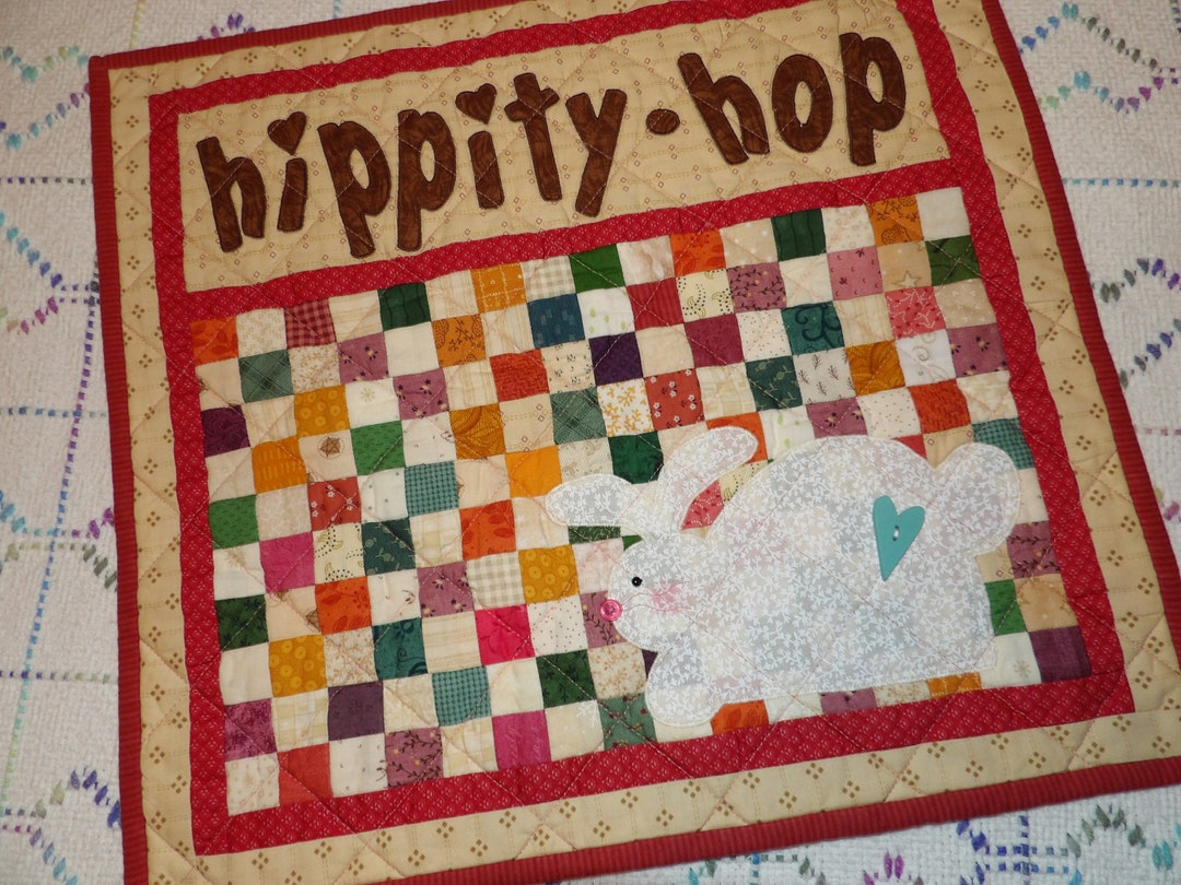HIPPITY HOP Spring Easter Bunny Rabbit Prim Patchwork Quilt Table ...